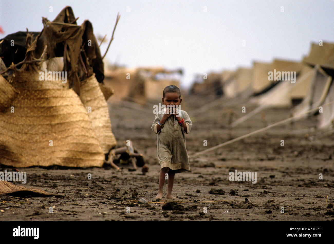 FAMINE IN SUDAN 1985 GIRBA REFUGEE CAMP ON BORDER WITH ETHIOPIA IN ...