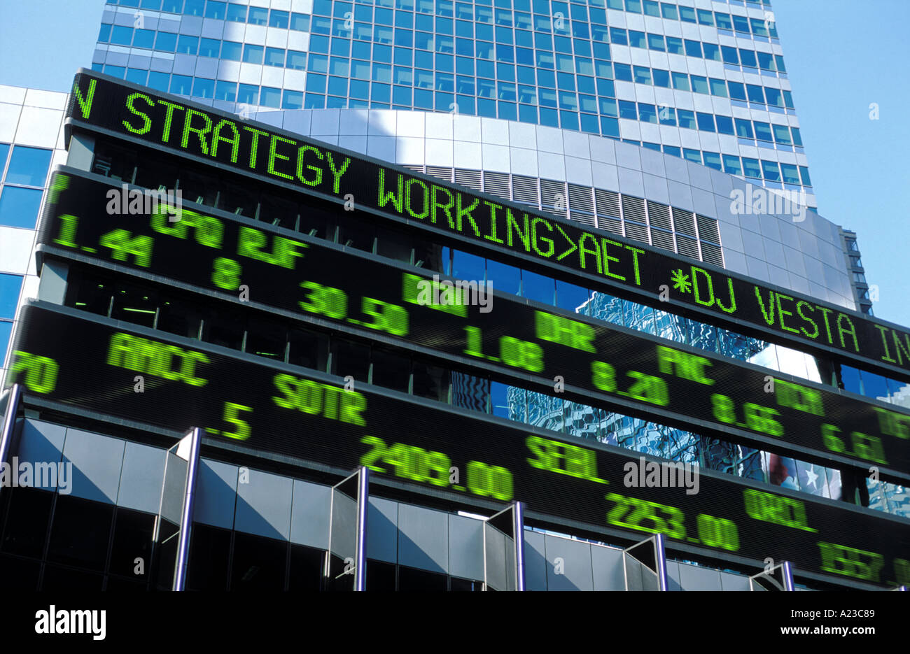 Stock market board new york hi-res stock photography and images - Alamy