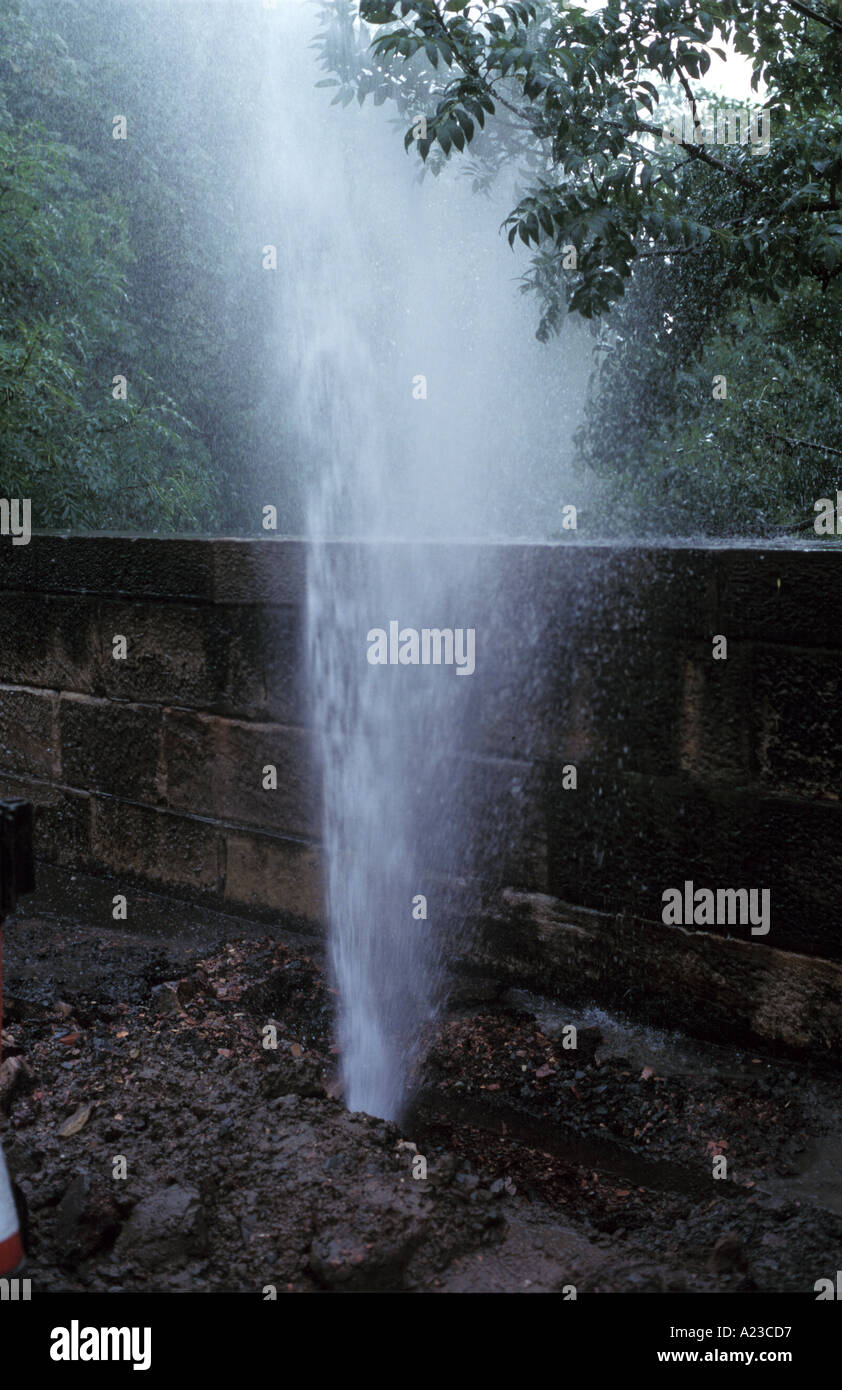 Burst main hi-res stock photography and images - Alamy