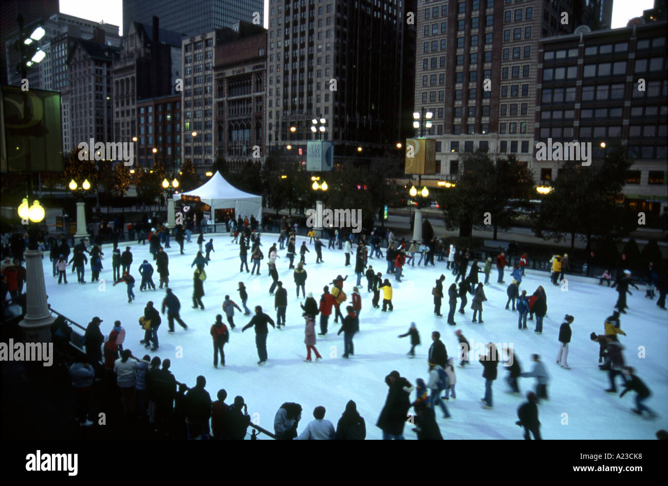 Chicago illinois usa ice skating hi-res stock photography and images ...