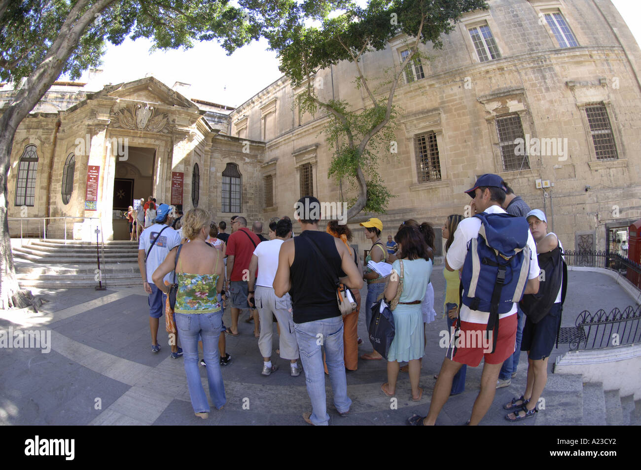 tourist queue valletta malta Stock Photo - Alamy