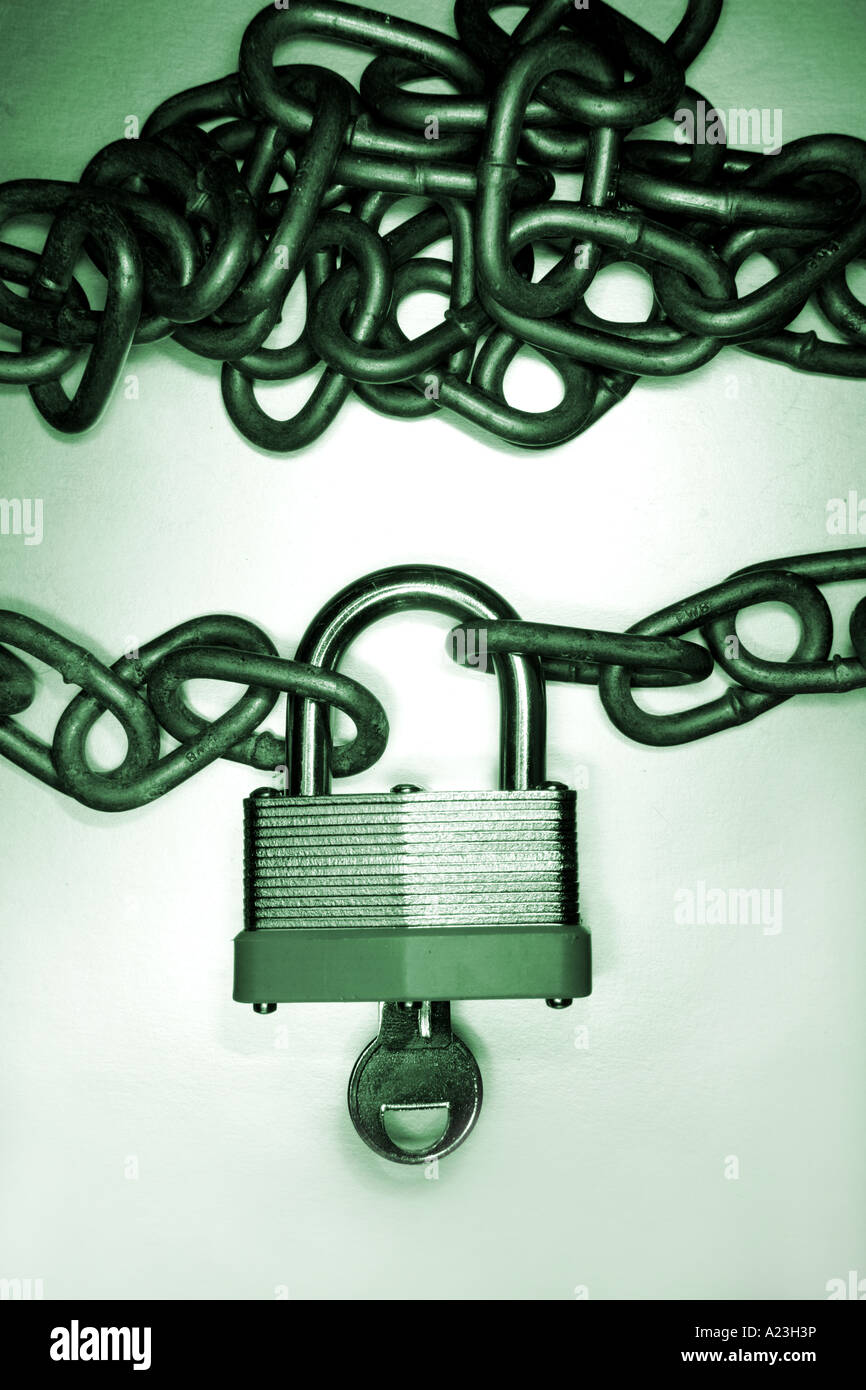 Padlock, key and chain Stock Photo - Alamy