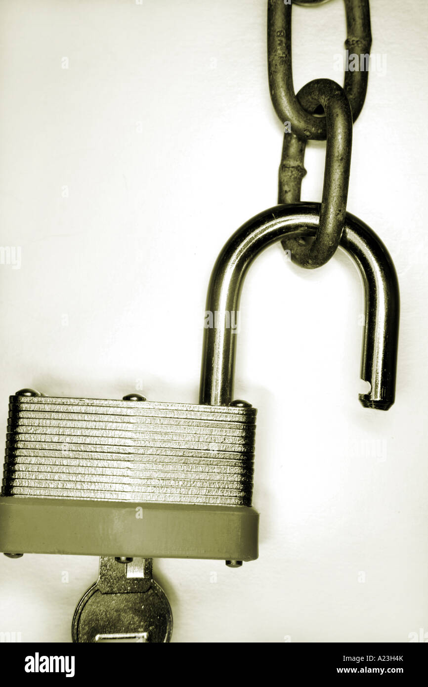 Padlock, key and chain Stock Photo - Alamy