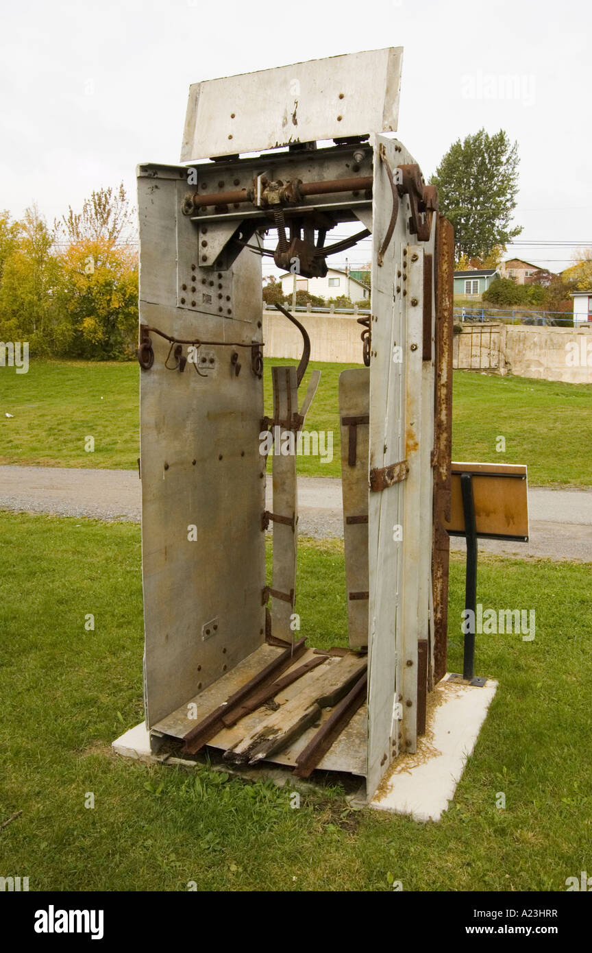 Old elevator lift equipment hi-res stock photography and images - Alamy