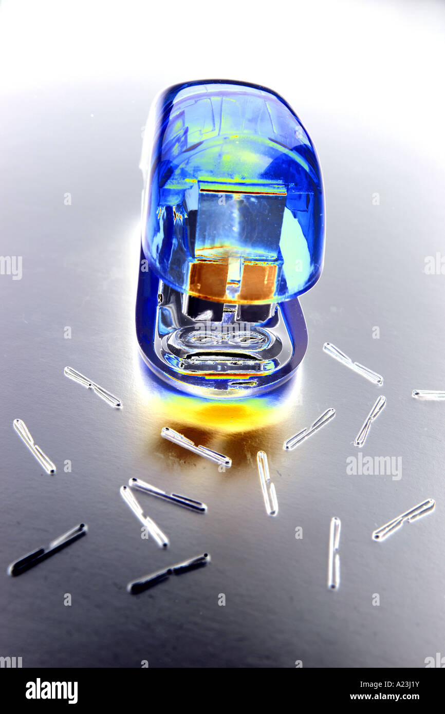 Stapler and staples Stock Photo - Alamy