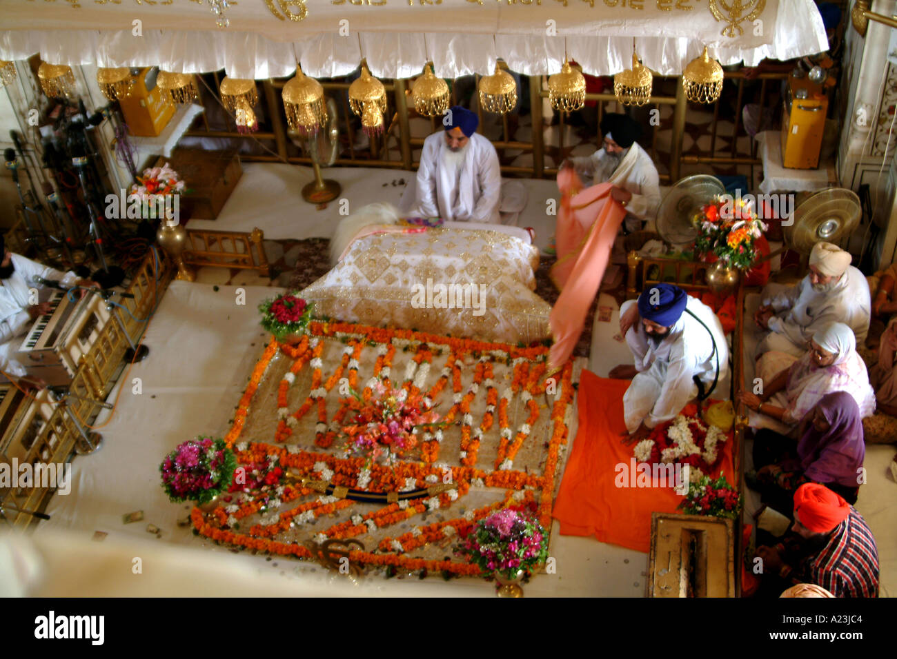 The holy sikh scripture hi-res stock photography and images - Alamy
