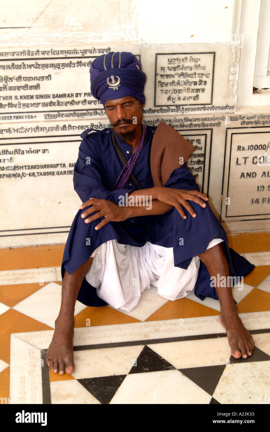 Sikh Nihang in traditional dress Stock Photo - Alamy