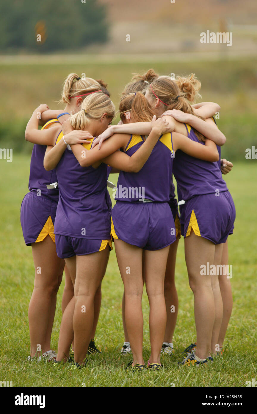 Team praying huddle hi-res stock photography and images - Alamy