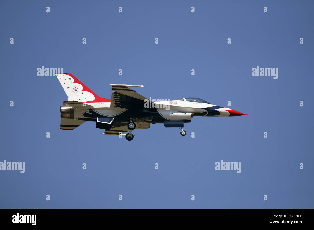 United States Air Force Thunderbird demonstration Stock Photo - Alamy