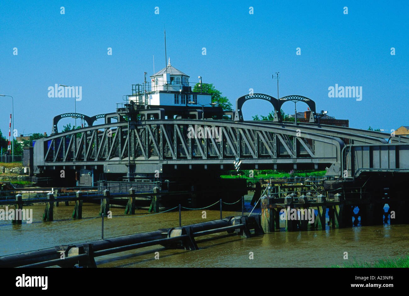 Sutton bridge swing bridge lincolnshire hi-res stock photography and ...