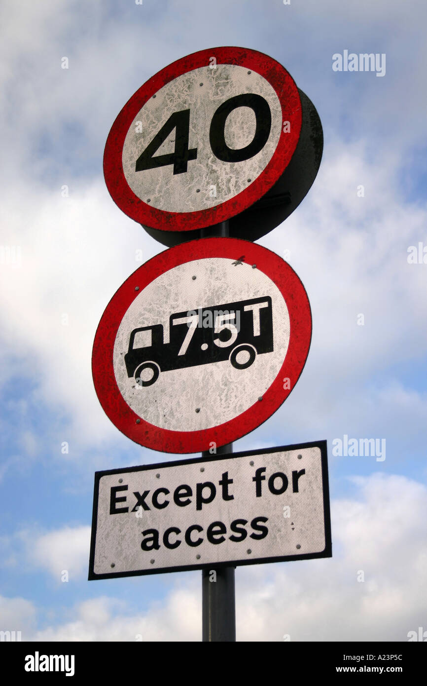 Weight limit restriction warning sign hi-res stock photography and ...