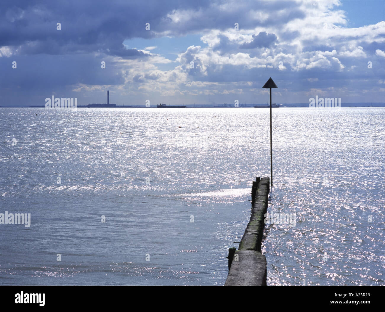 Thames estuary between Leigh-on-Sea and Westcliff Stock Photo - Alamy