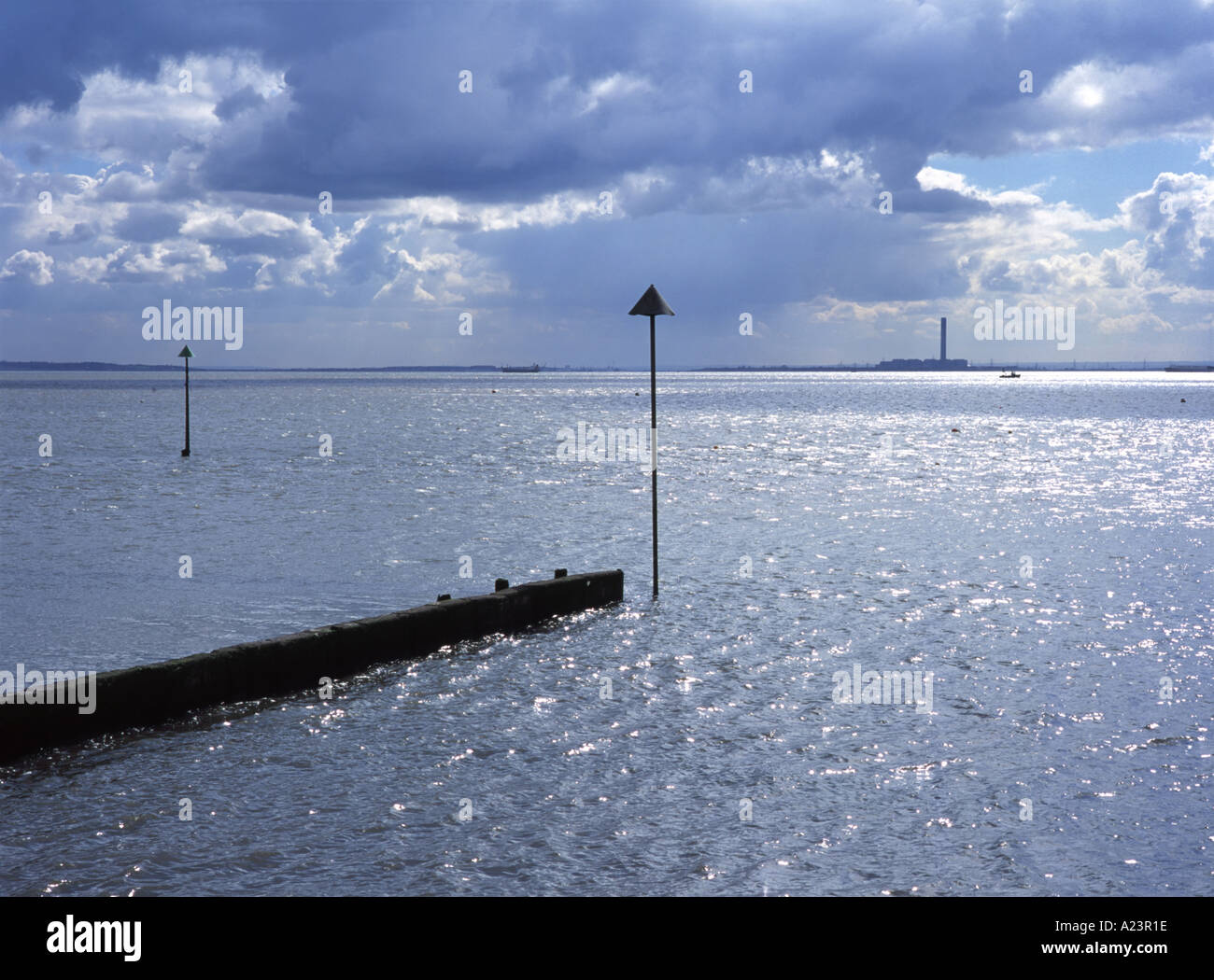 Thames estuary between Leigh-on-Sea and Westcliff Stock Photo - Alamy