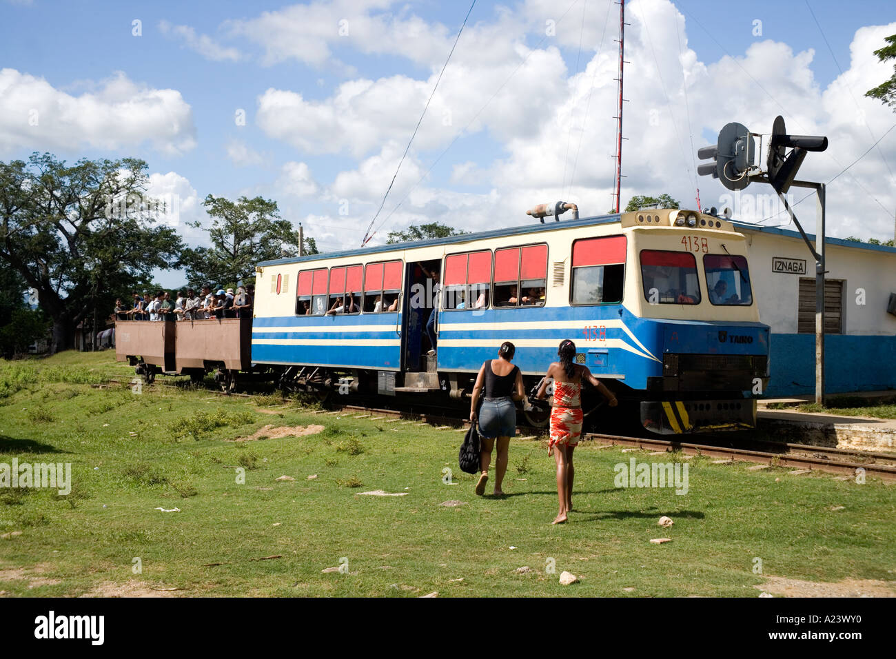 Cuba train commuter hi-res stock photography and images - Alamy