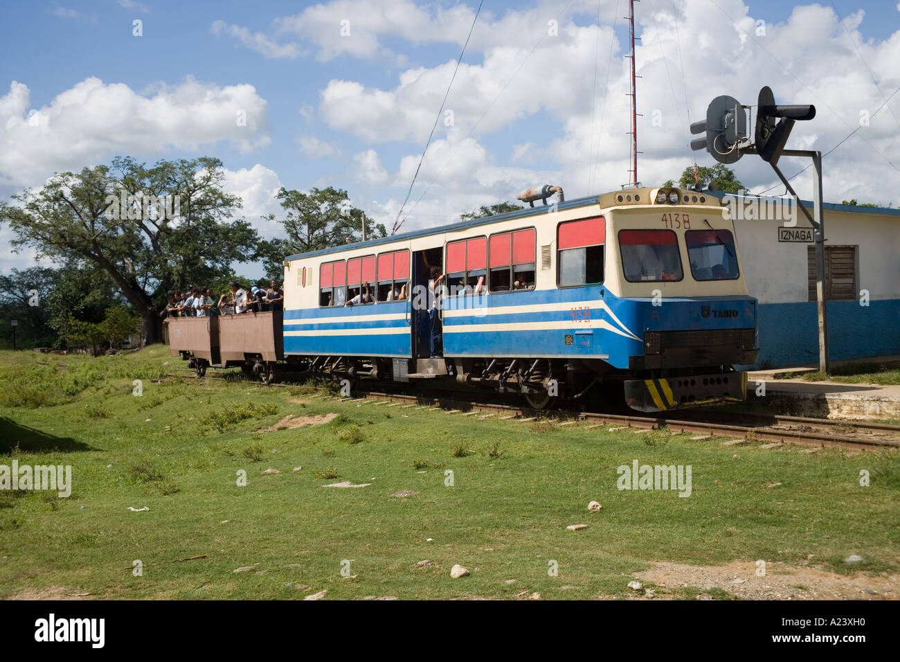 Cuba train commuter hi-res stock photography and images - Alamy