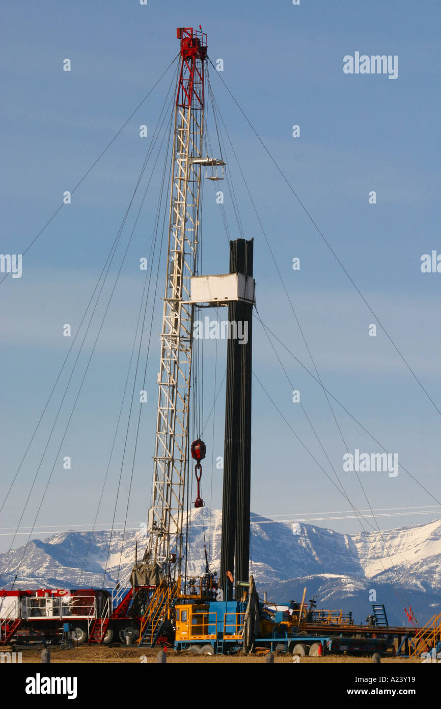 Alberta oil rig and mountains hi-res stock photography and images - Alamy