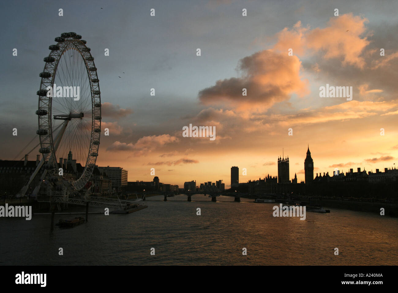 London river sunset hi-res stock photography and images - Alamy