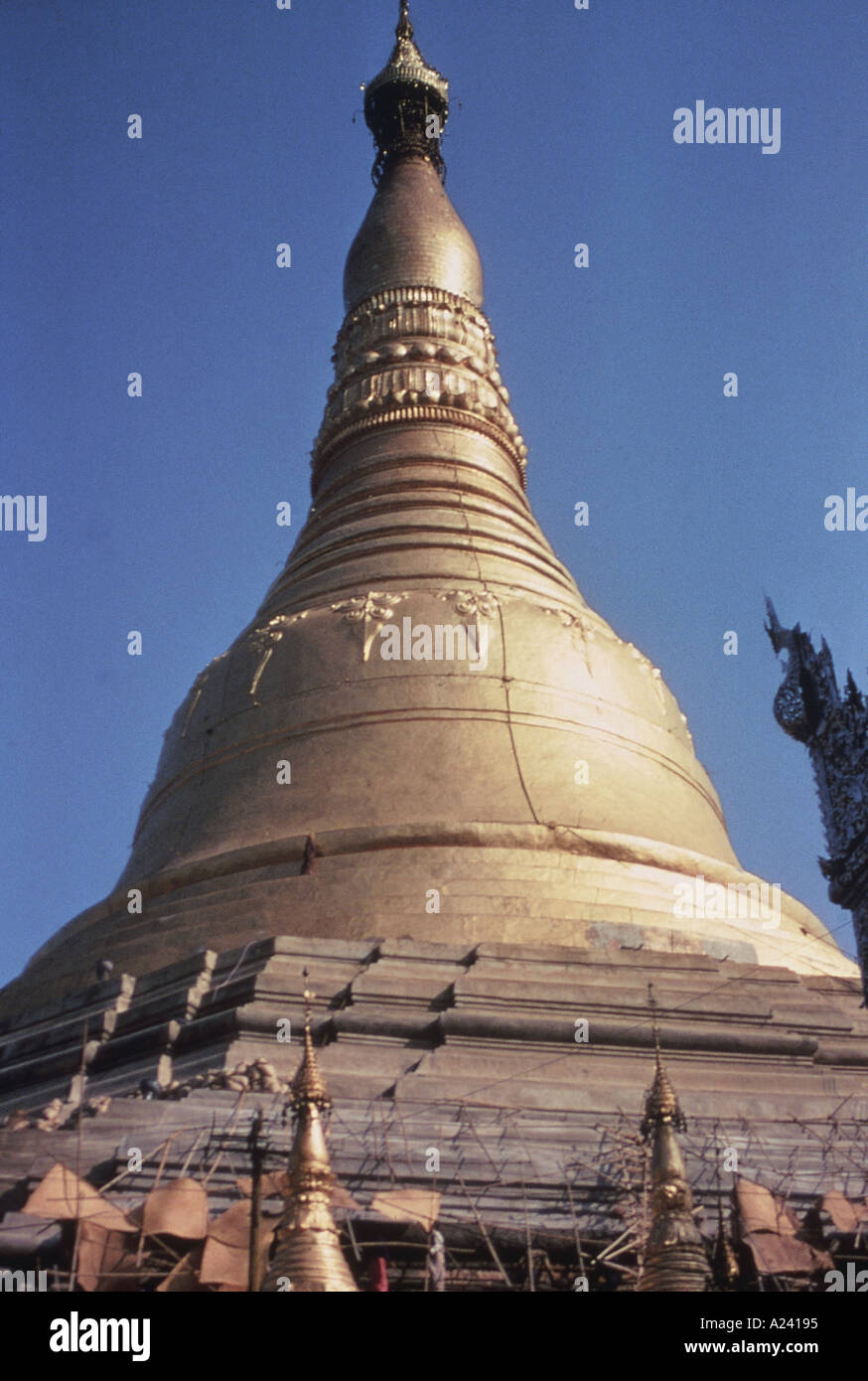 Shrine shrines burma structure architecture hi-res stock photography ...