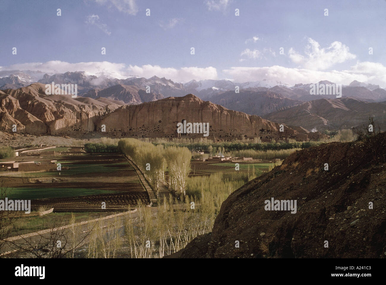 Buddhas of bamiyan hi-res stock photography and images - Alamy