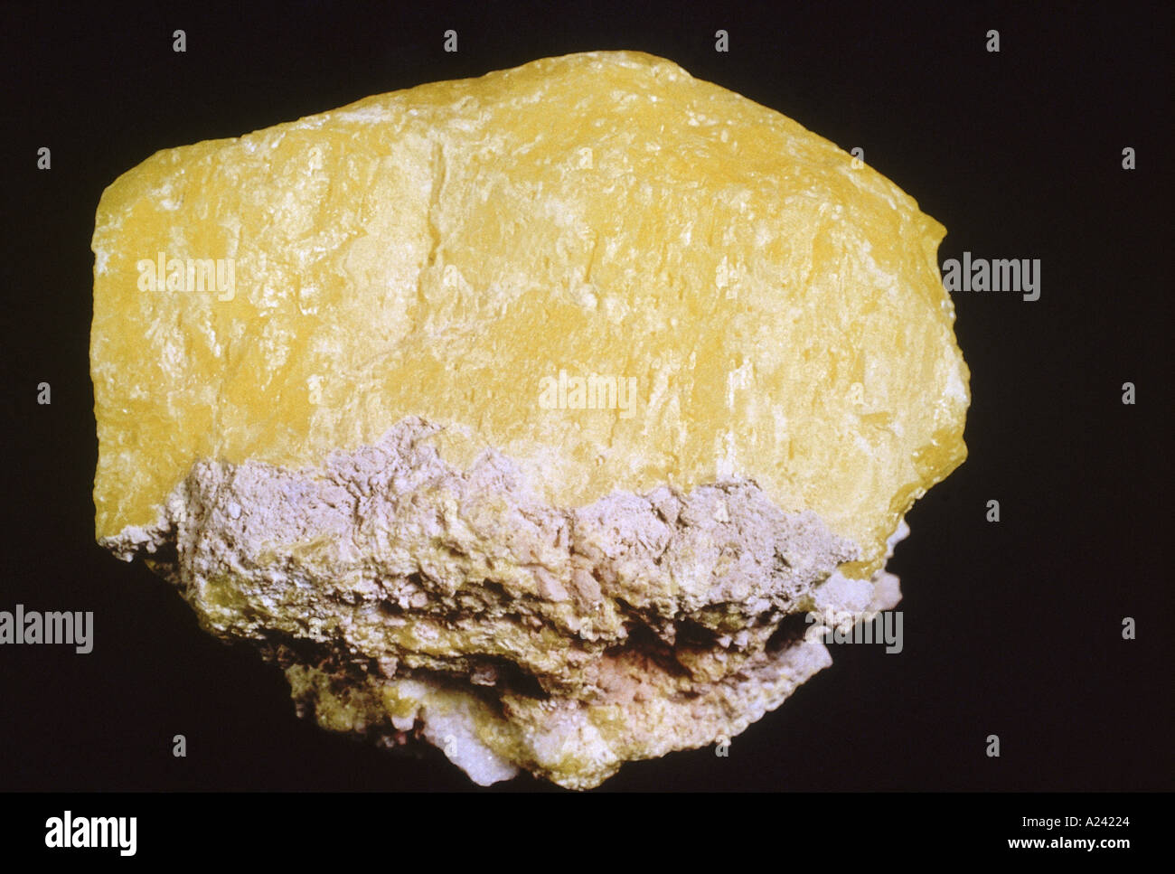Sulphur. A solid, clear yellow rock Stock Photo - Alamy