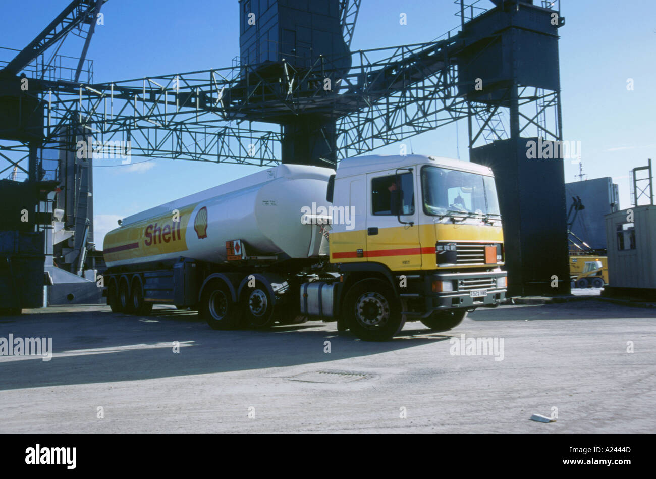 Shell petrol tanker hi-res stock photography and images - Alamy