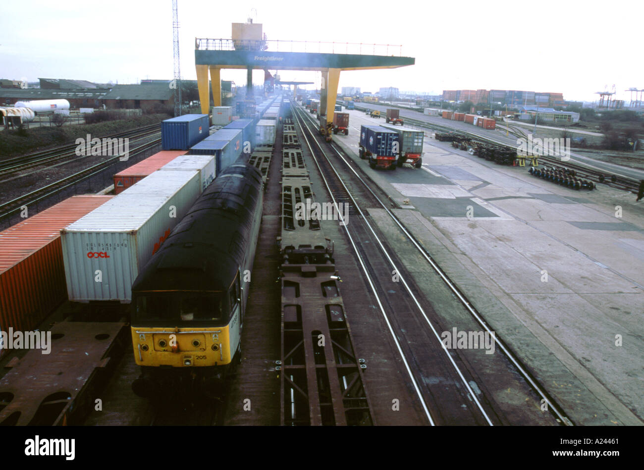 Southampton docks rail hi-res stock photography and images - Alamy