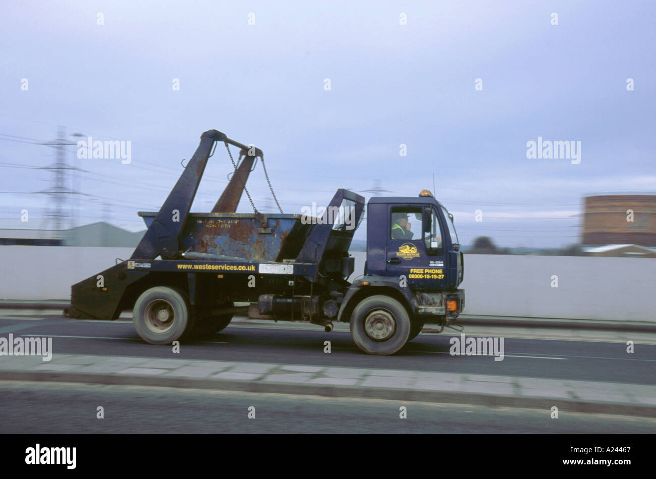 Skip lorry side hi-res stock photography and images - Alamy