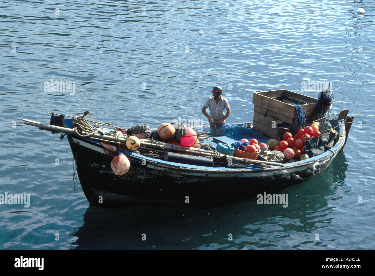 Barco de pesca hi-res stock photography and images - Alamy