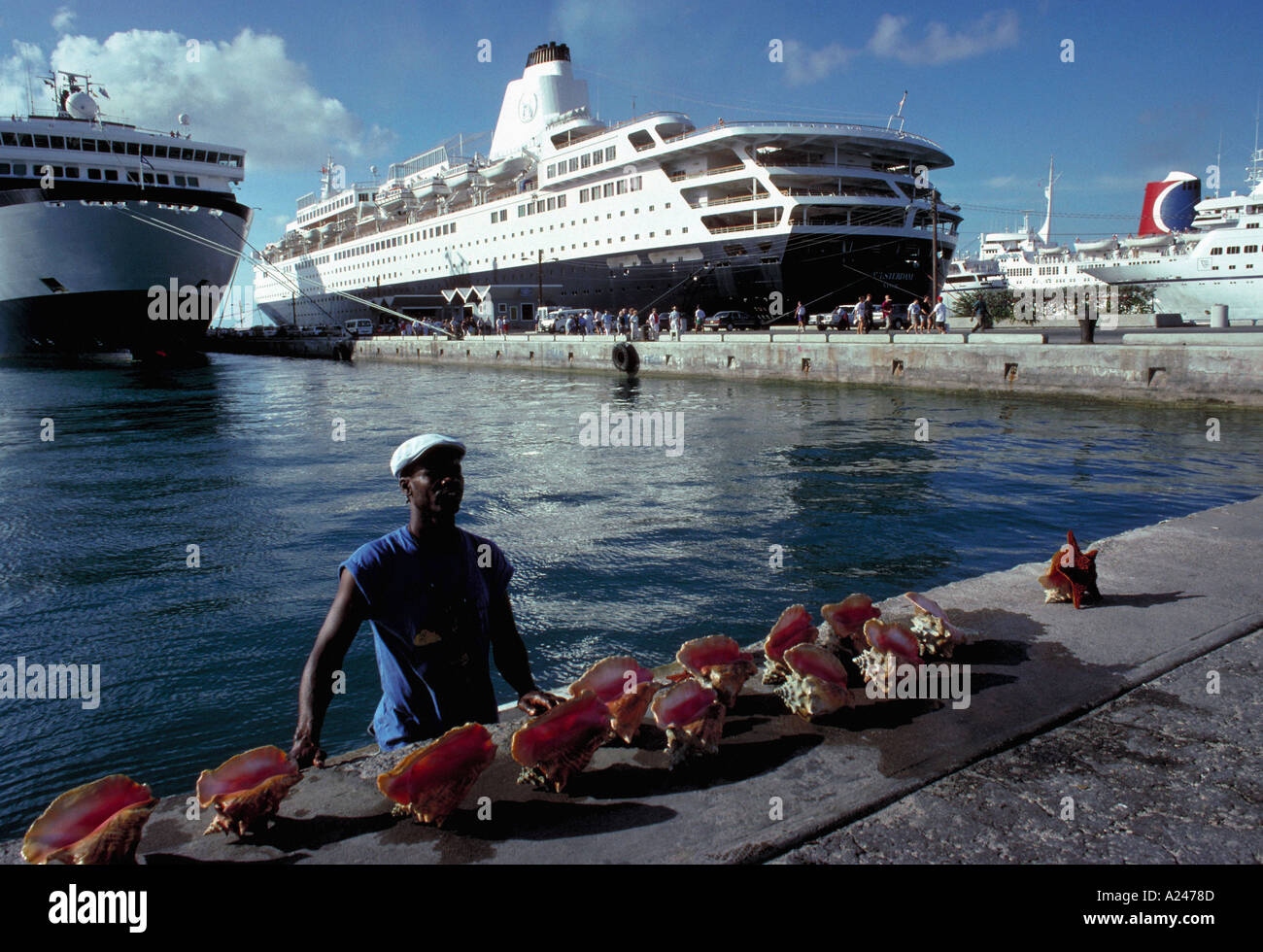 Shell dealer cruise ship Nassau Bahamas Stock Photo - Alamy