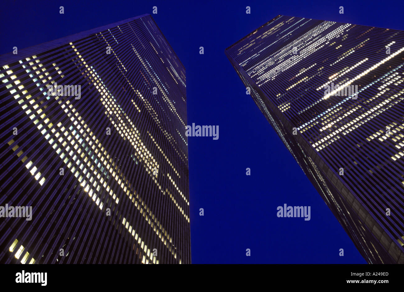 WORLD TRADE CENTER BEFORE DAYBREAK NEW YORK CITY Stock Photo - Alamy