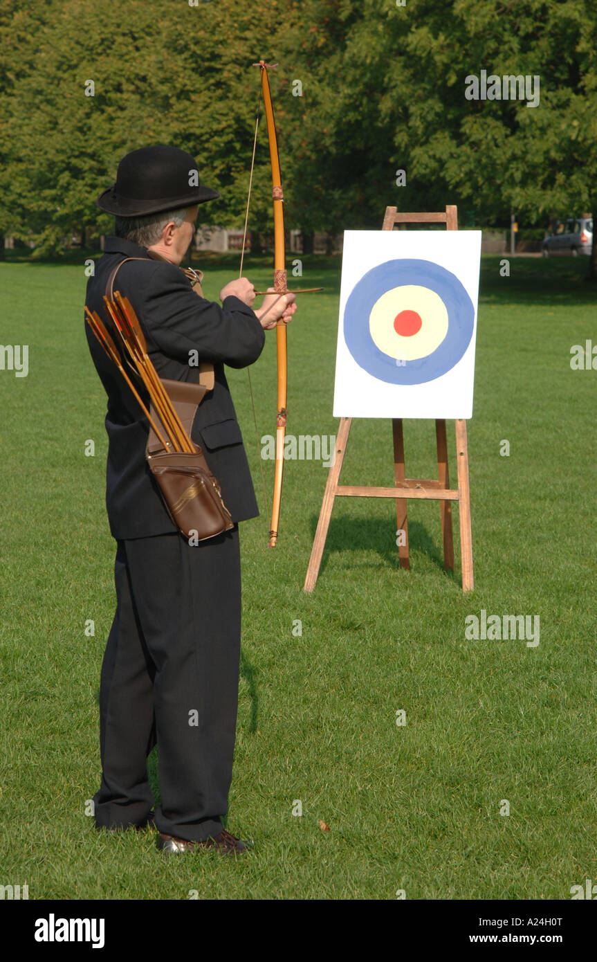 Arrow bullseye archery bullseye outside hi-res stock photography and ...