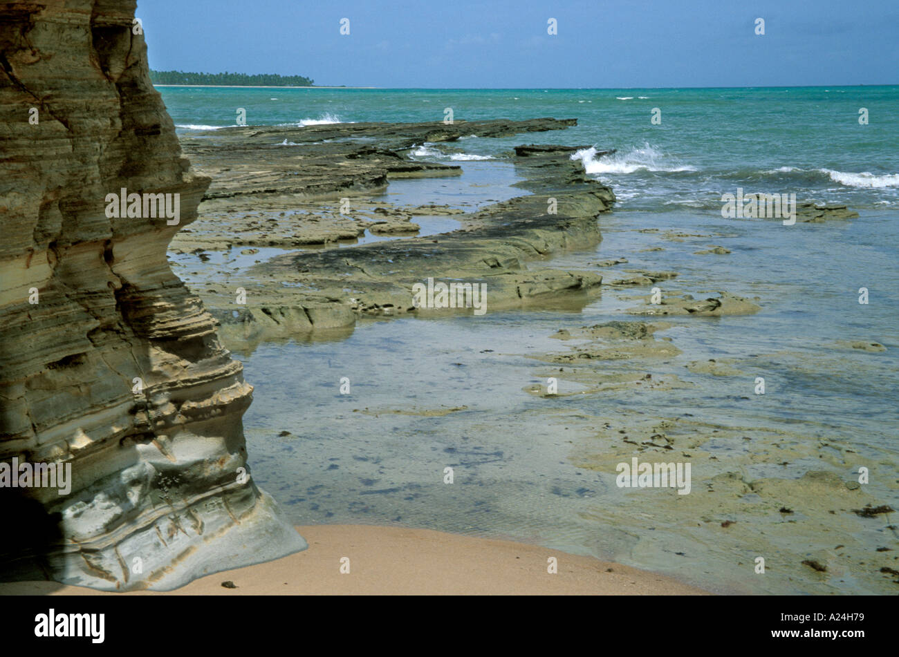 Brazil cliff beach hi-res stock photography and images - Alamy