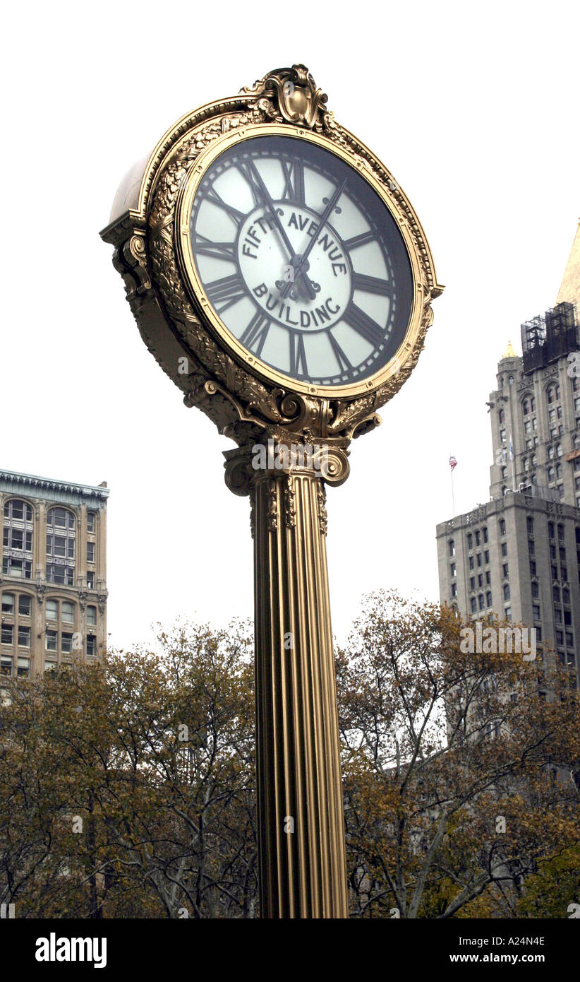 Street clock 5th Avenue New York Stock Photo - Alamy