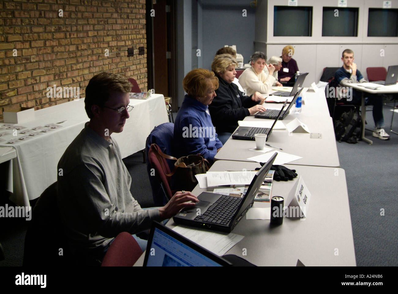 Adult computer class training conducted hi-res stock photography and ...