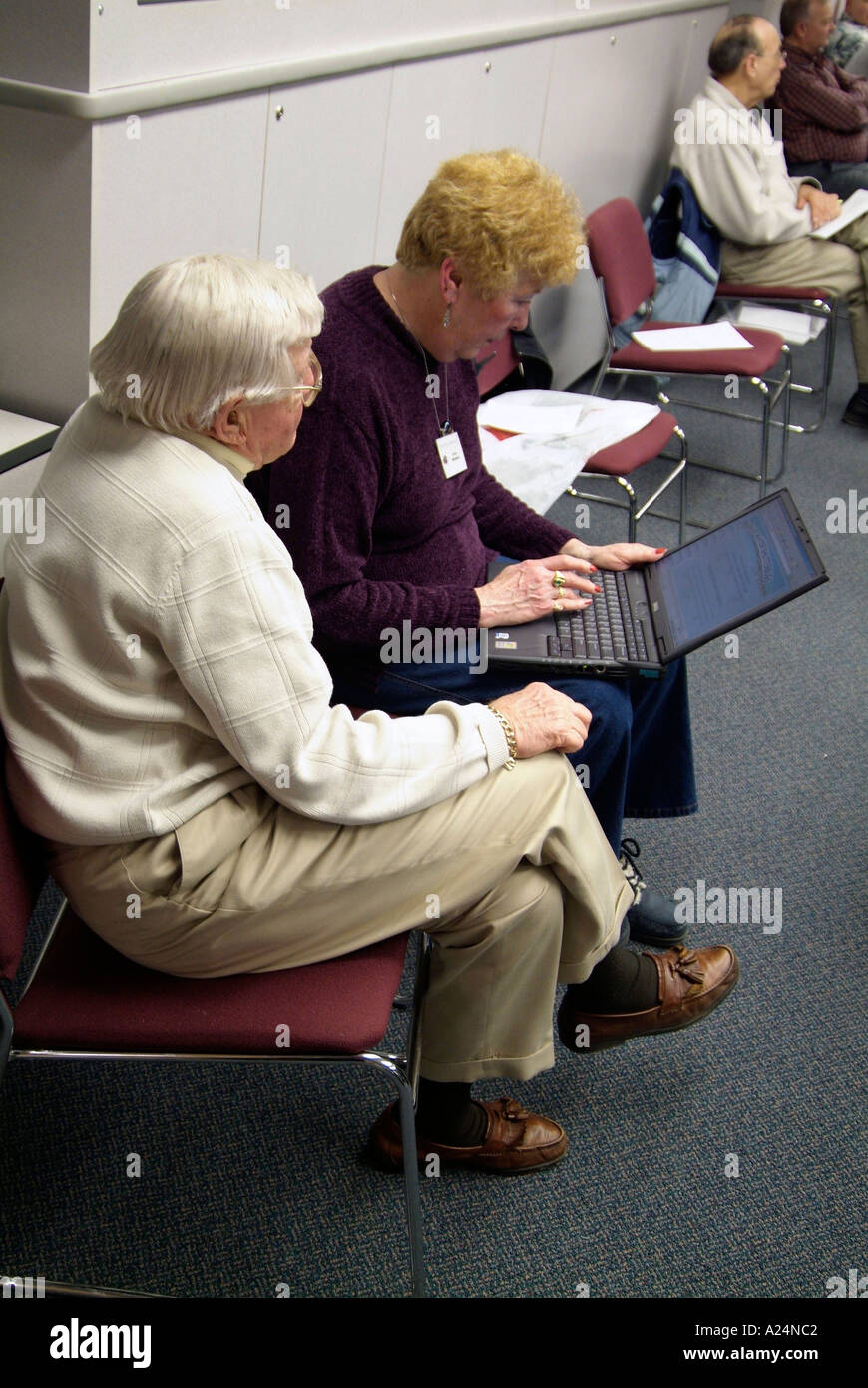 Adult computer class training conducted hi-res stock photography and ...