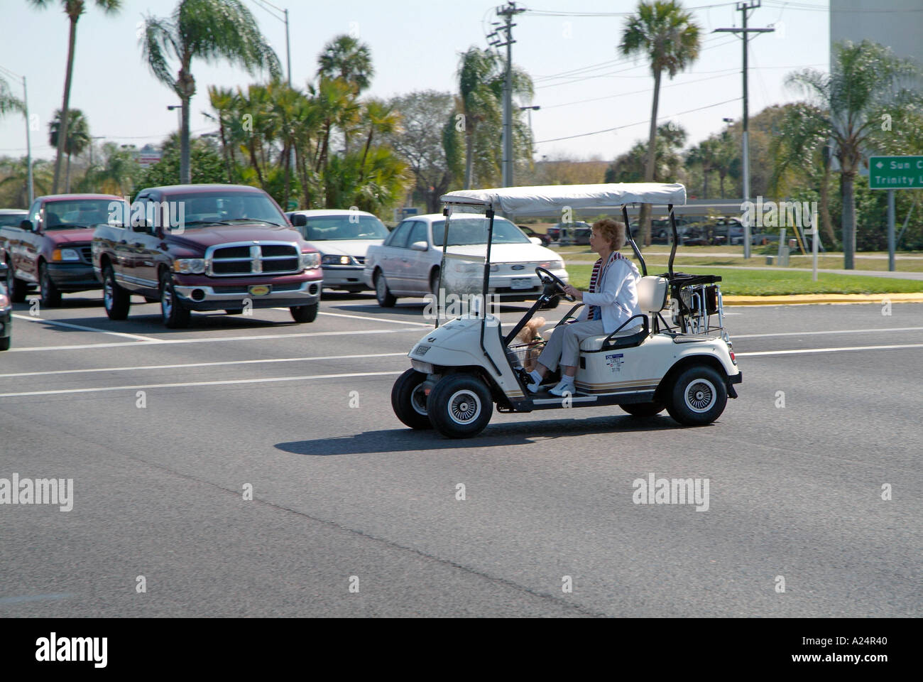 Moving golf carts hi-res stock photography and images - Alamy