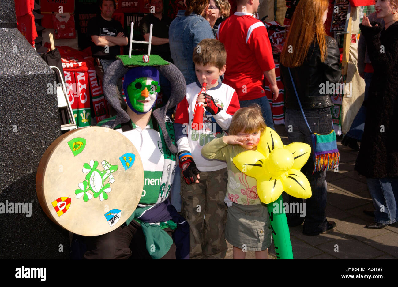 Crowd of kids hi-res stock photography and images - Alamy
