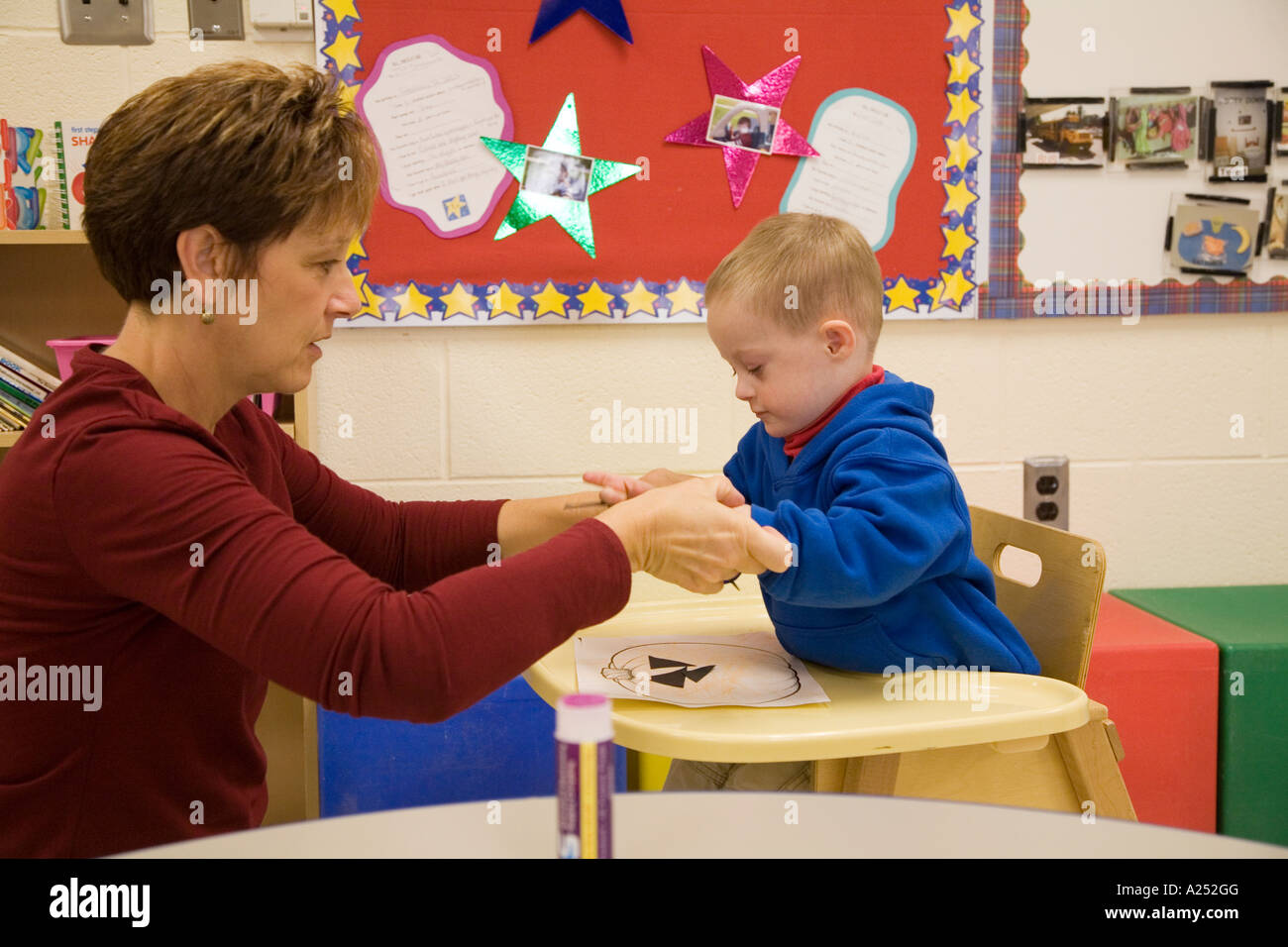 Teacher special needs student classroom hi-res stock photography and ...