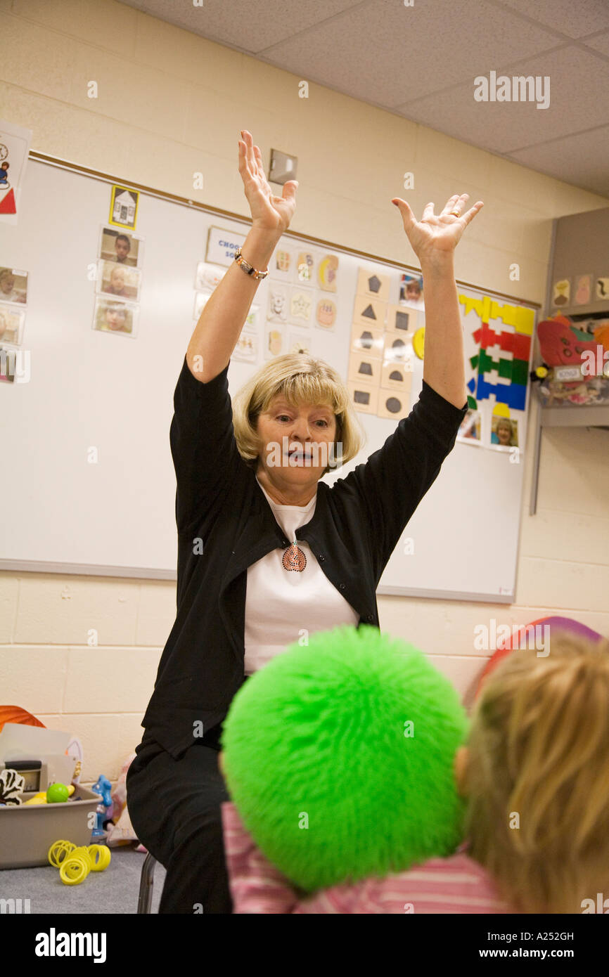 Teacher special needs student classroom hi-res stock photography and ...