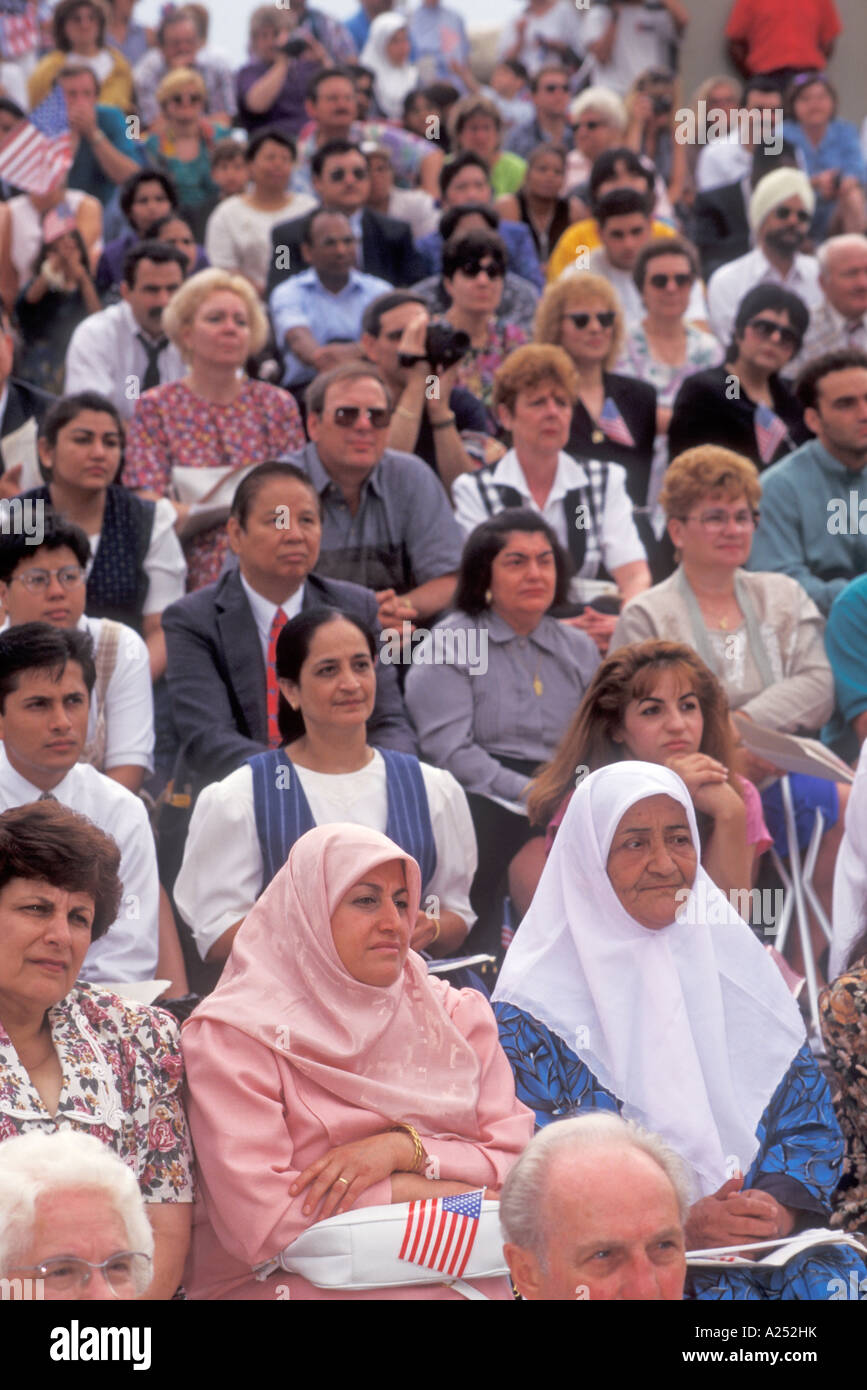 Swearing in ceremony u s citizens hi-res stock photography and images ...