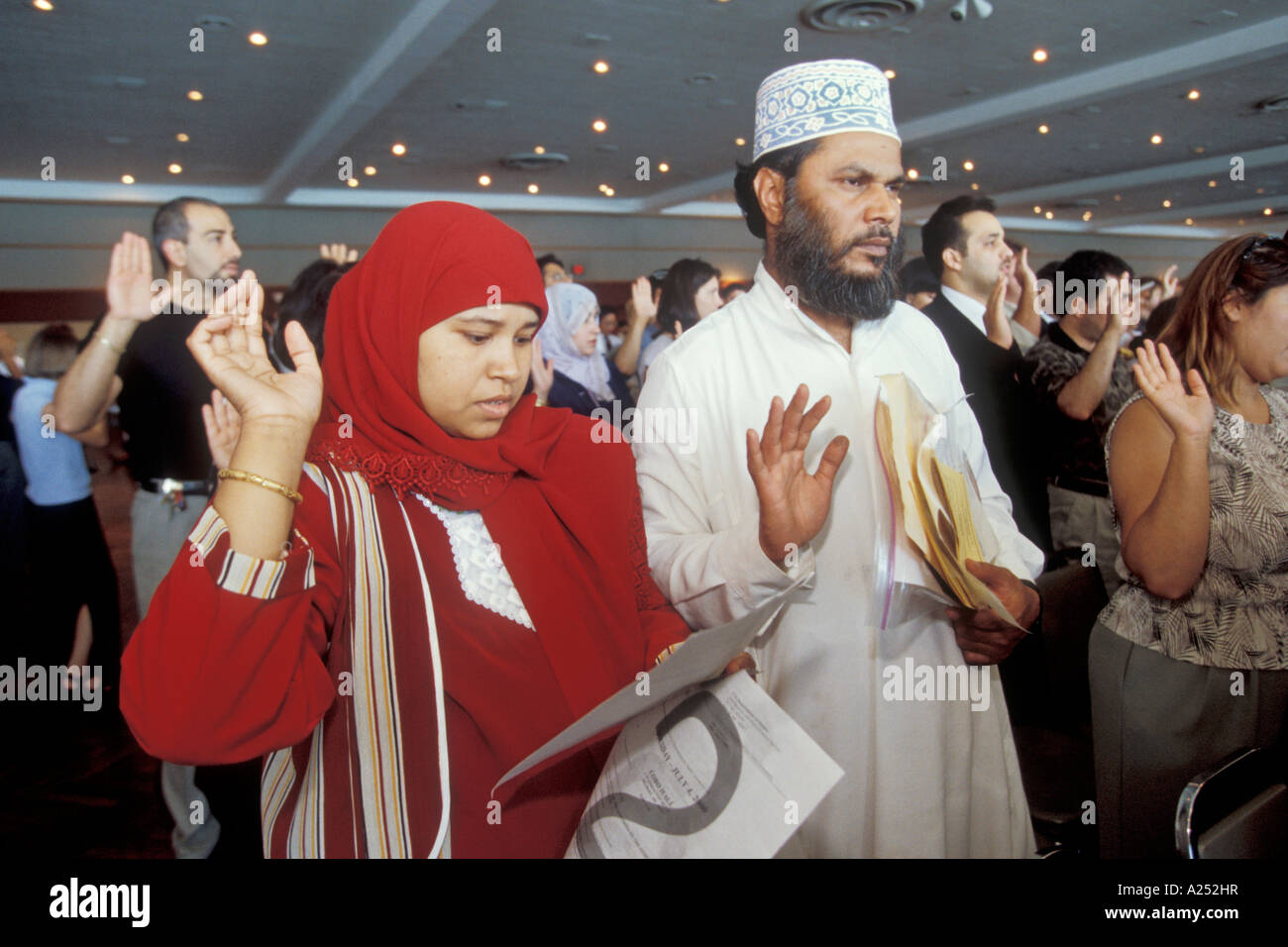 Swearing in ceremony u s citizens hi-res stock photography and images ...