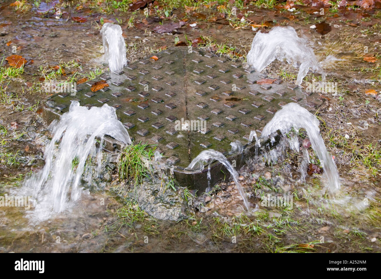 Water flooding manhole hi-res stock photography and images - Alamy
