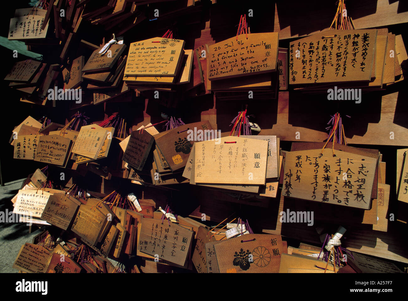 Japan prayers shinto shrine devotion shinto hi-res stock photography ...