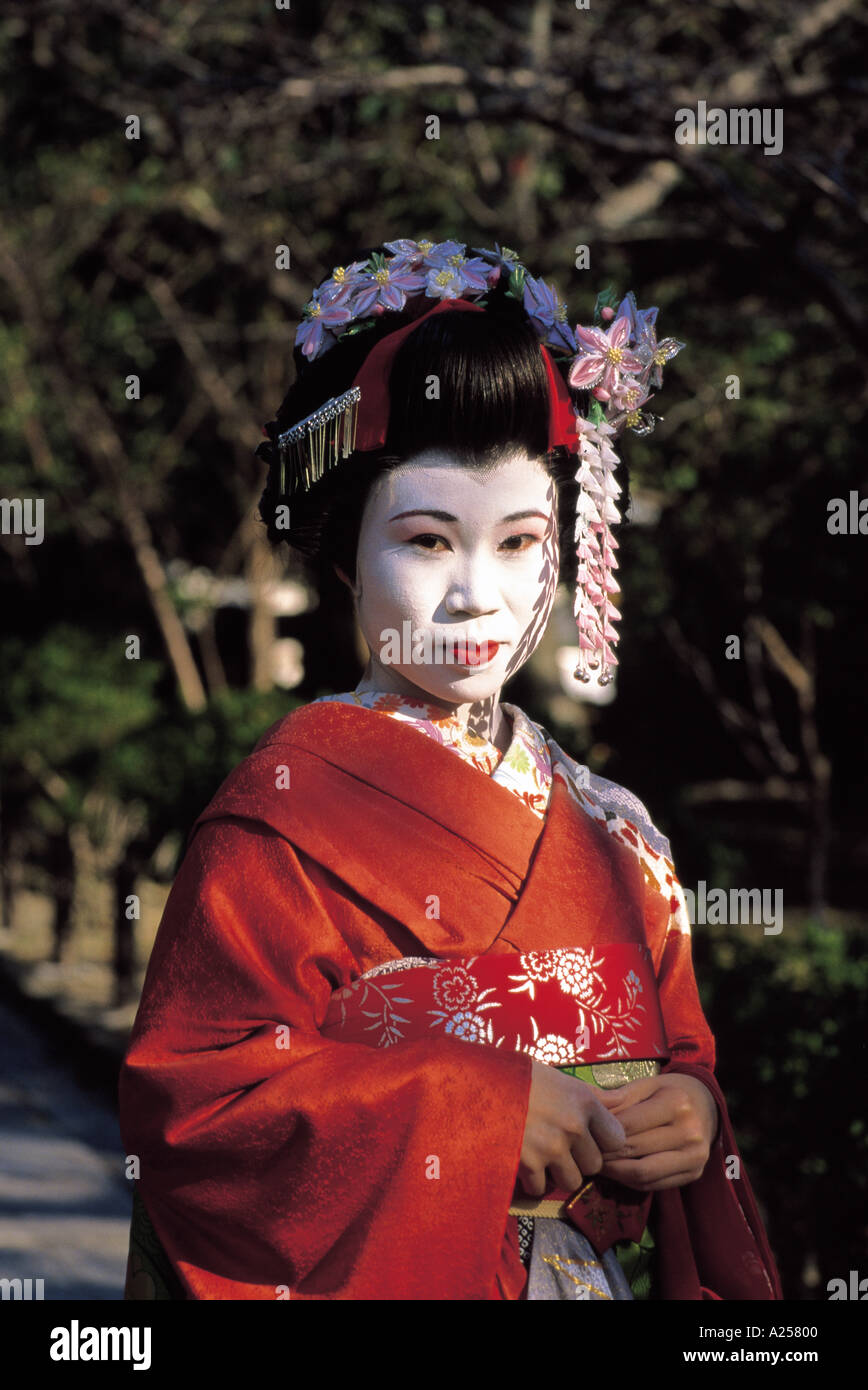 Geisha society hi-res stock photography and images - Alamy