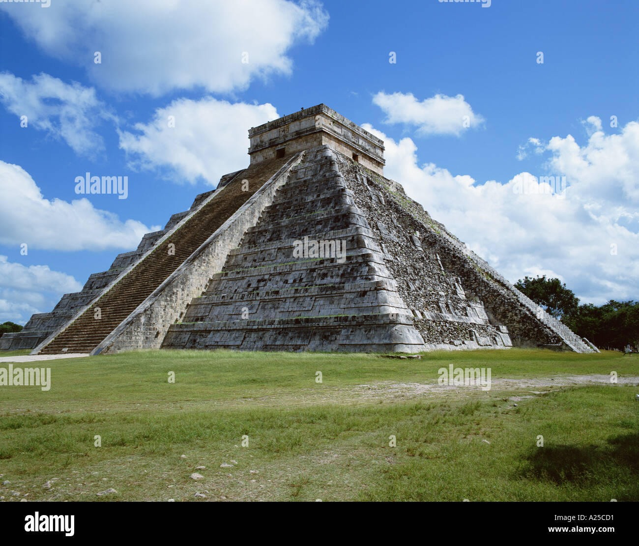 CHICHEN ITZA YUCATAN MEXICO Stock Photo - Alamy