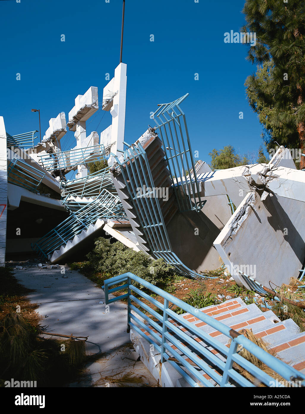 Earthquake damage bridge hi-res stock photography and images - Alamy