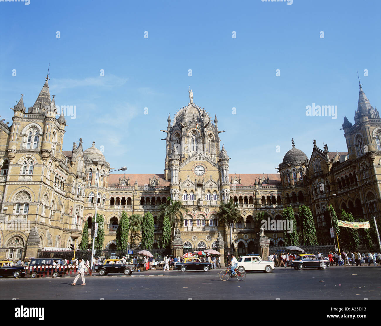VICTORIA RAILWAY TERMINAL BOMBAY INDIA Stock Photo - Alamy