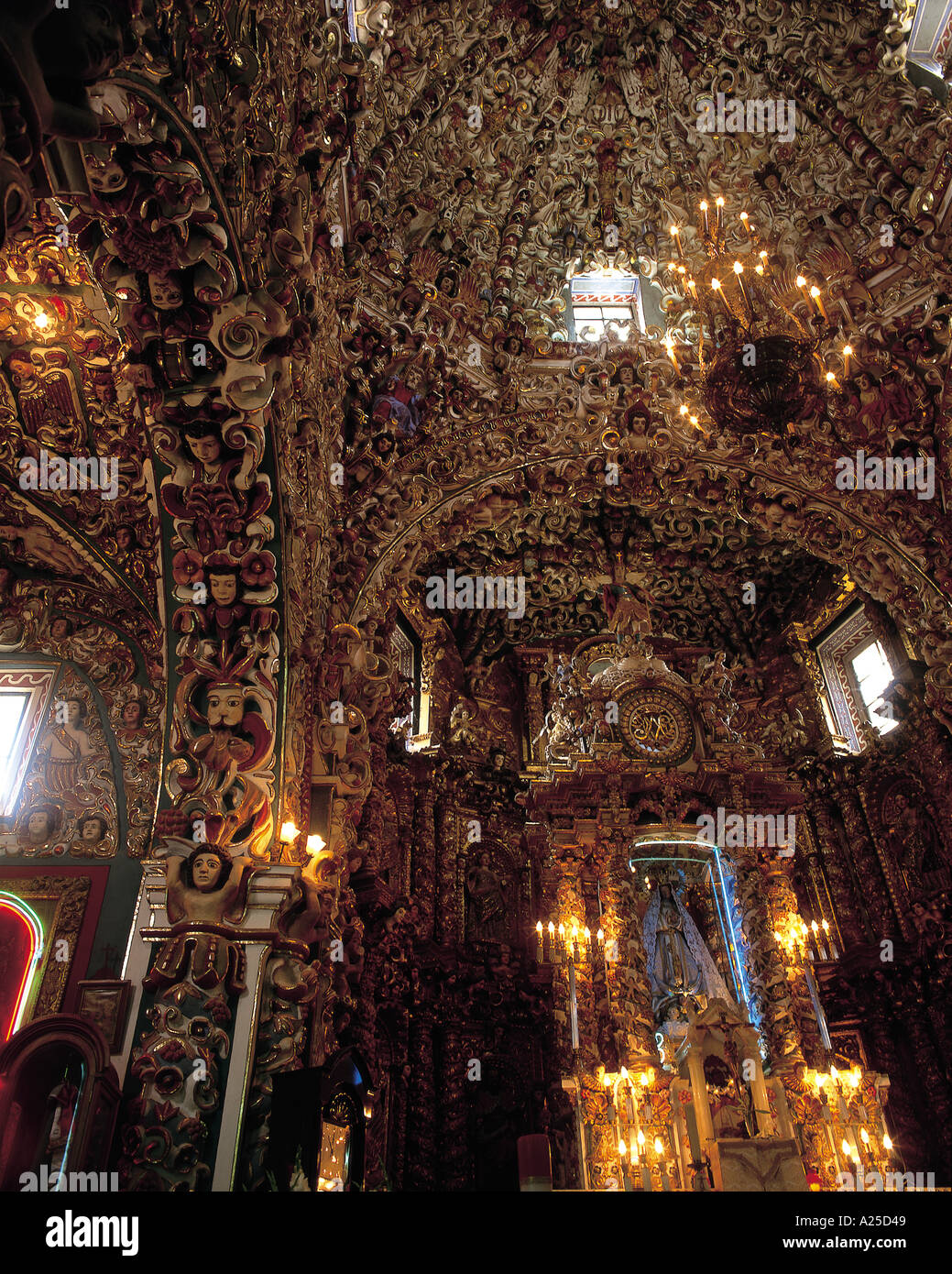 Rococo decoration hi-res stock photography and images - Alamy