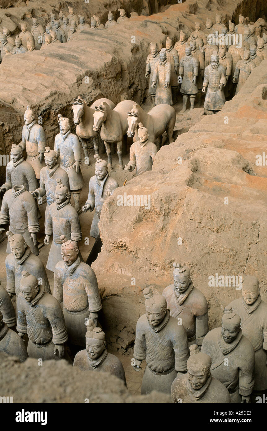 ROWS OF TERRACOTTA WARRIORS Stock Photo - Alamy