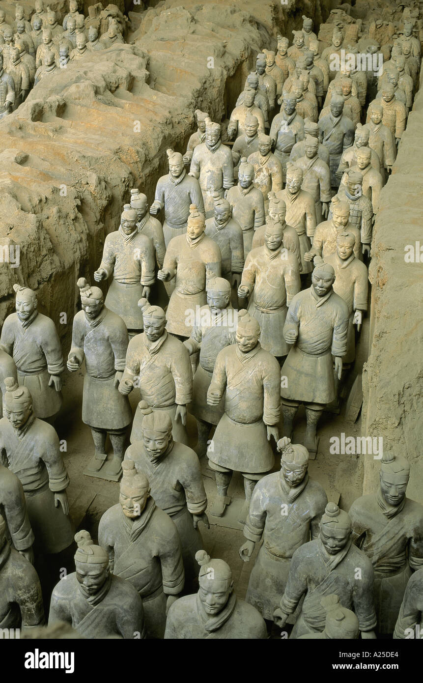 ROWS OF TERRACOTTA WARRIORS Stock Photo - Alamy